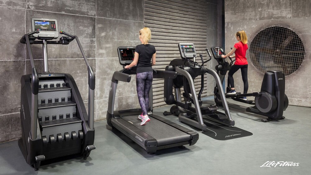 Nové podmínky pro fitness centra - za týden bez roušek, sprchy a šatny brzy