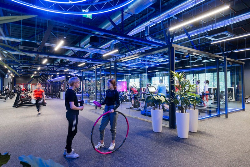 LIFE FITNESS "Gymspiration" - Neonové fitko GO GO GYM